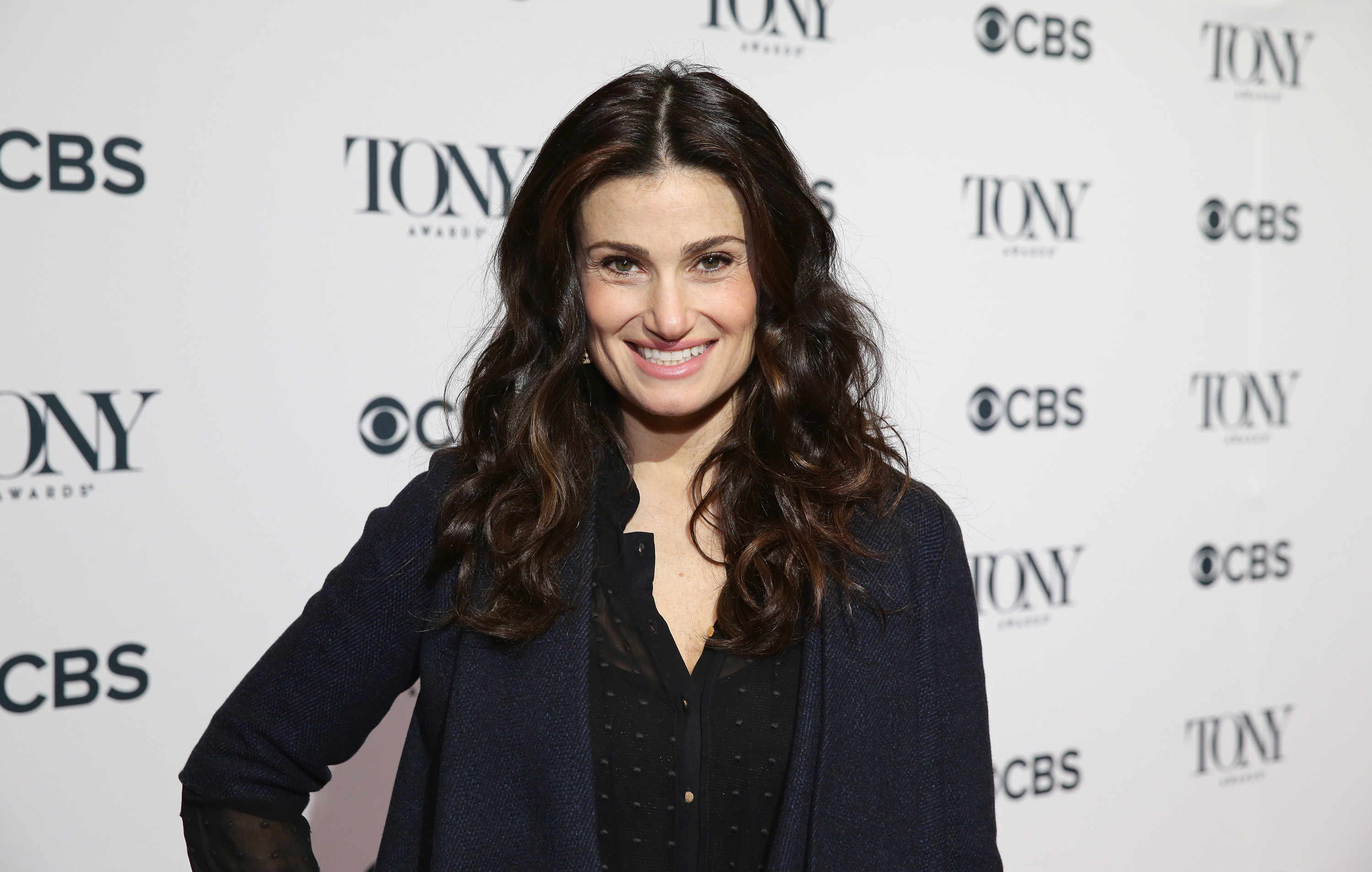 Idina Menzel's Blonde Elsa Hair Transformation! - Access