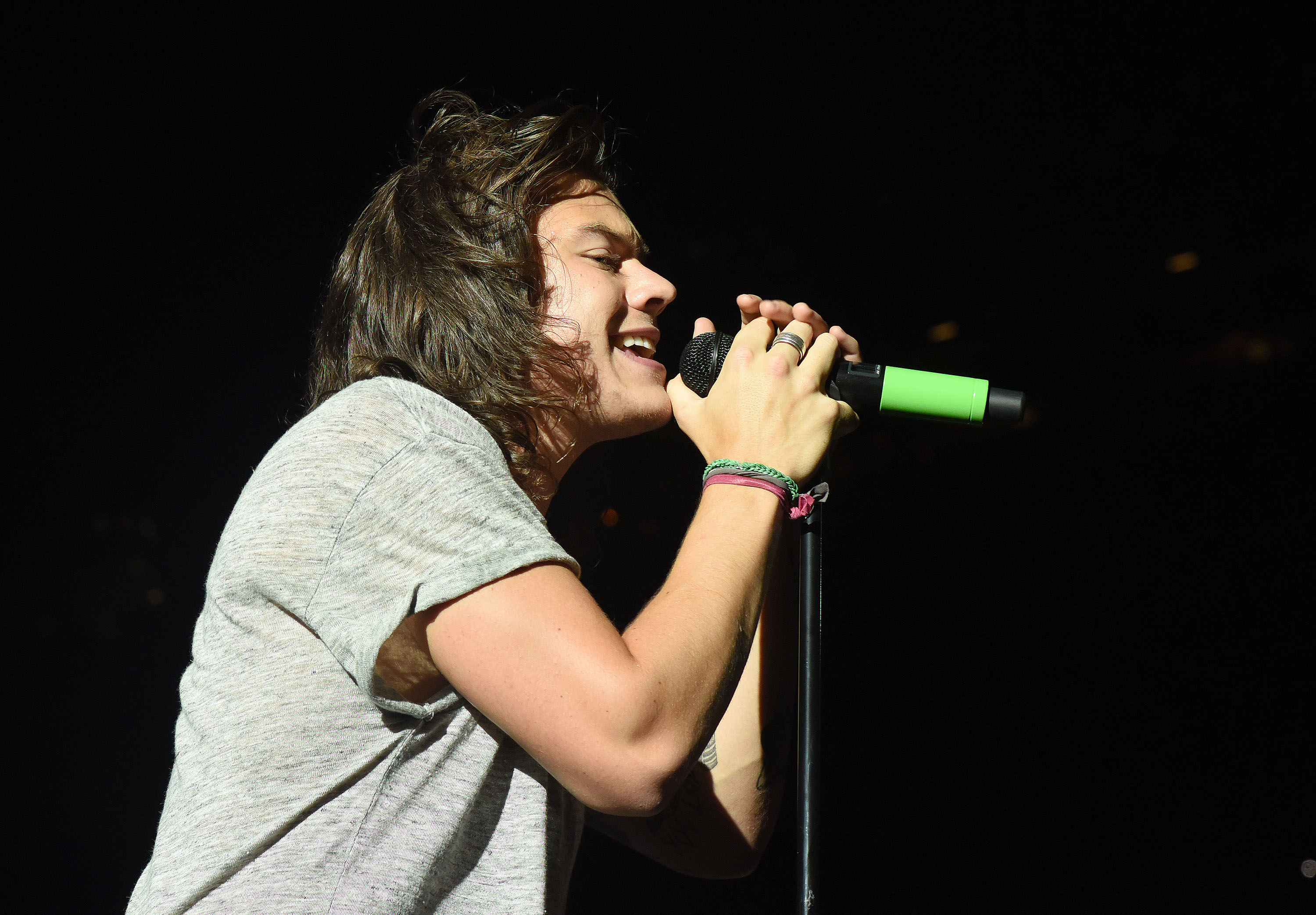 One Direction Surprises Fans With New Single 'Drag Me Down' - Access